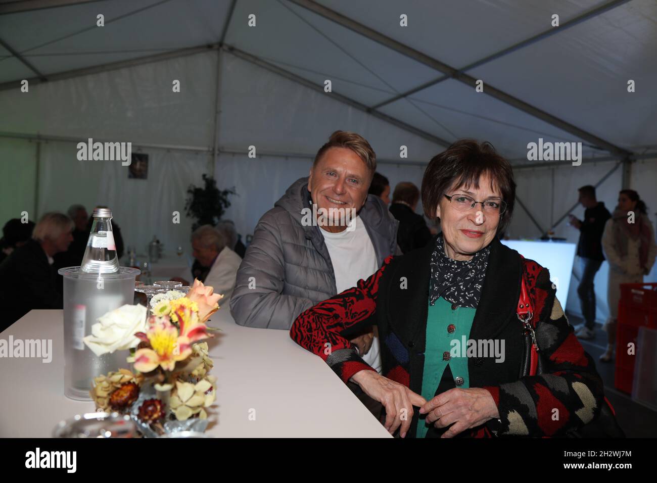 Hans-Jürgen Beyer und Ingrid Raack bei der Show zur Einweihung des ...