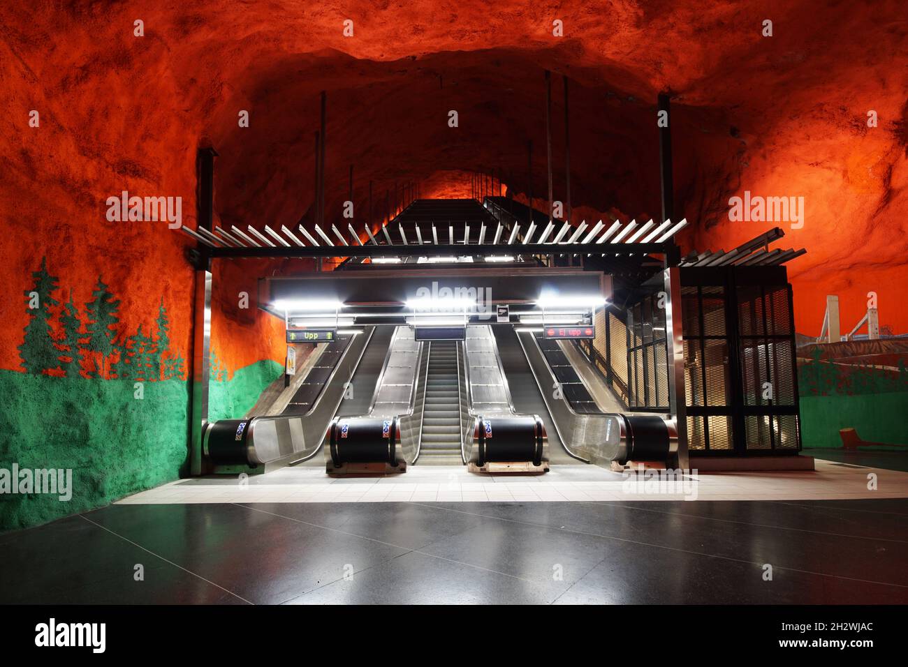 Tunnelbahna hi-res stock photography and images - Alamy