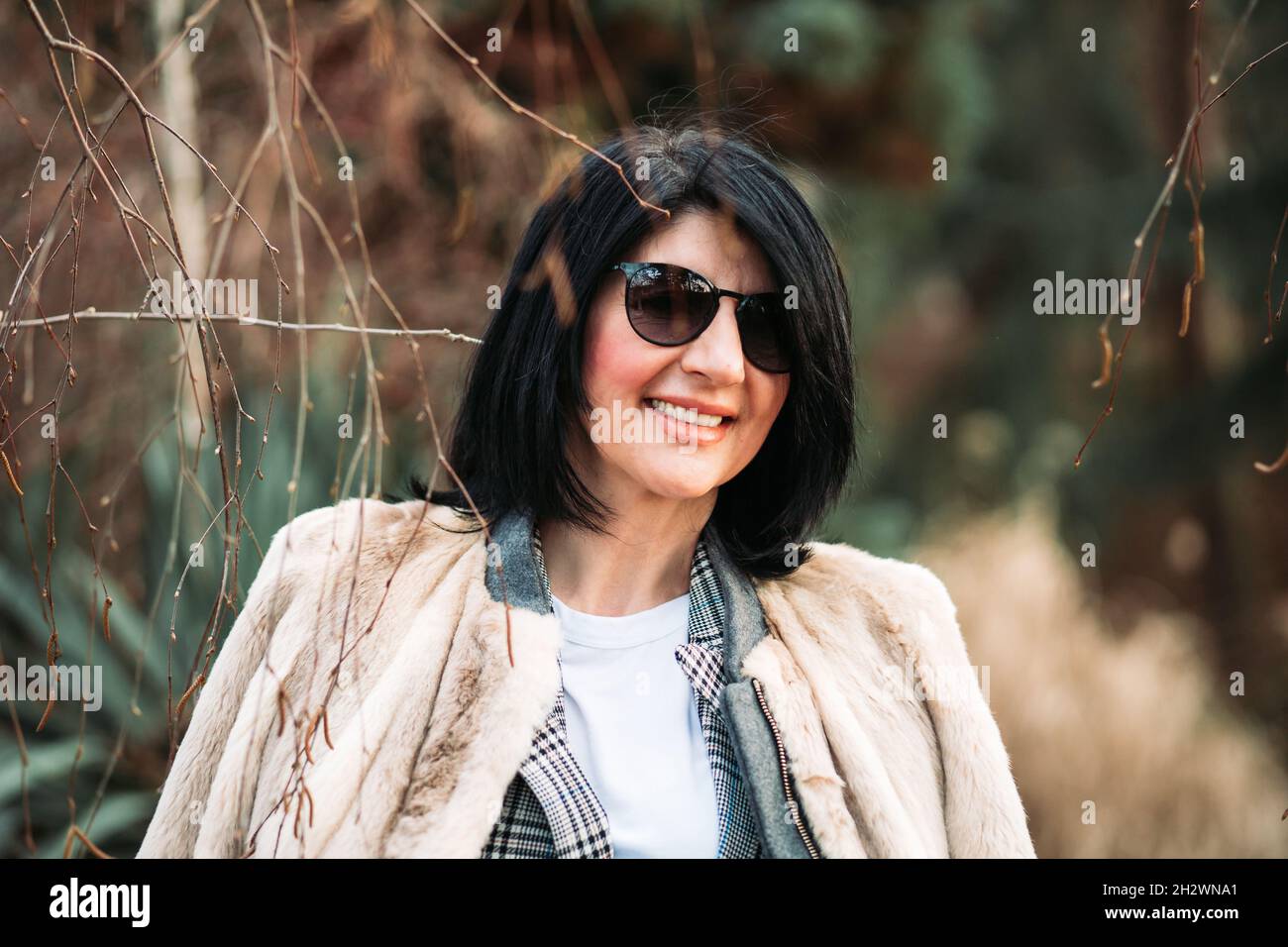 Woman with fur coat hi-res stock photography and images - Alamy
