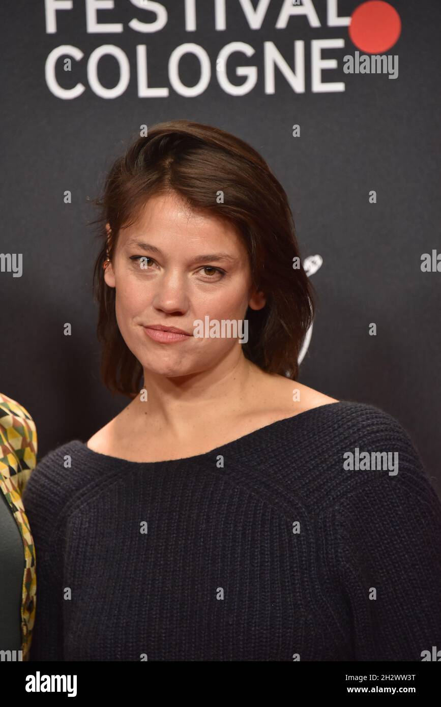 23 October 2021, North Rhine-Westphalia, Cologne: Actress Britta Hammelstein comes to the ...