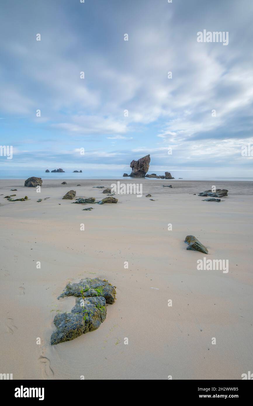 Beach scattered rock formations hi-res stock photography and images - Alamy