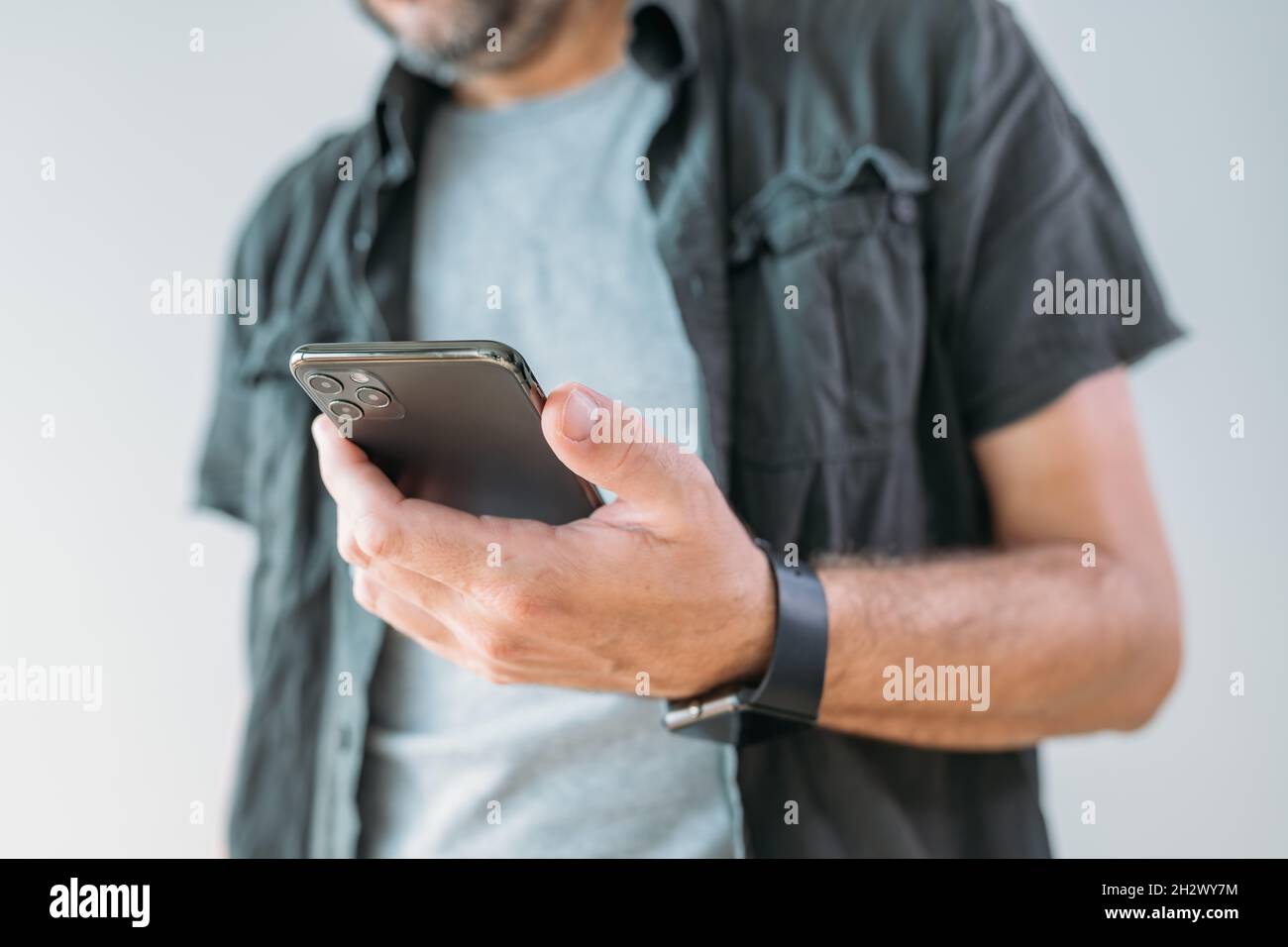 Smart phone communication hi-res stock photography and images - Alamy