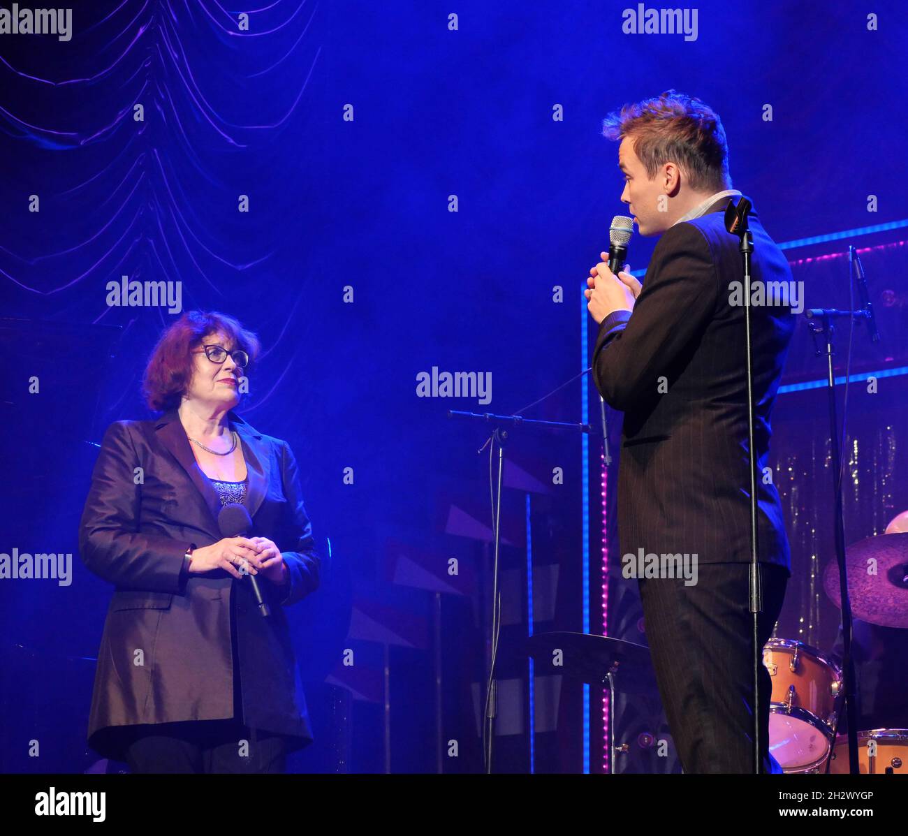18 October 2021, Berlin: Singer Uschi Brüning, singer Marc Secara vl at ...