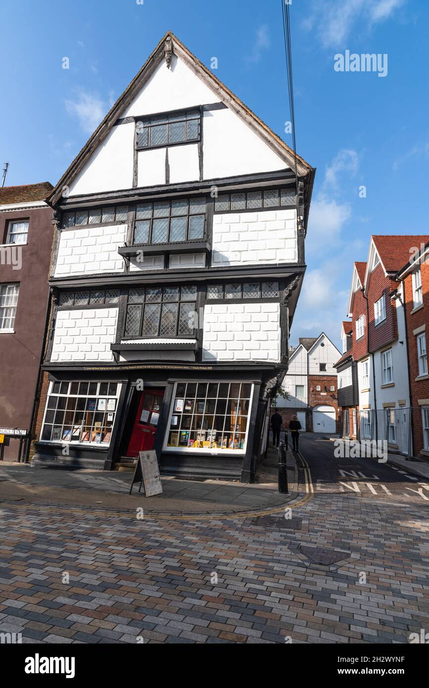An old crooked house in Canterbury Stock Photo - Alamy