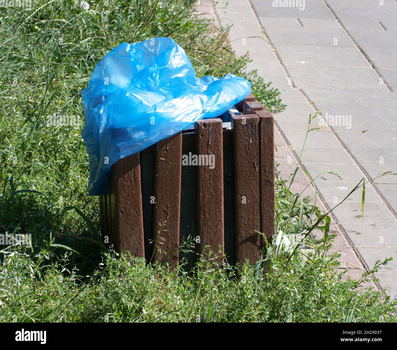 Dustbin in Park at dry sunny summer day Stock Photo - Alamy