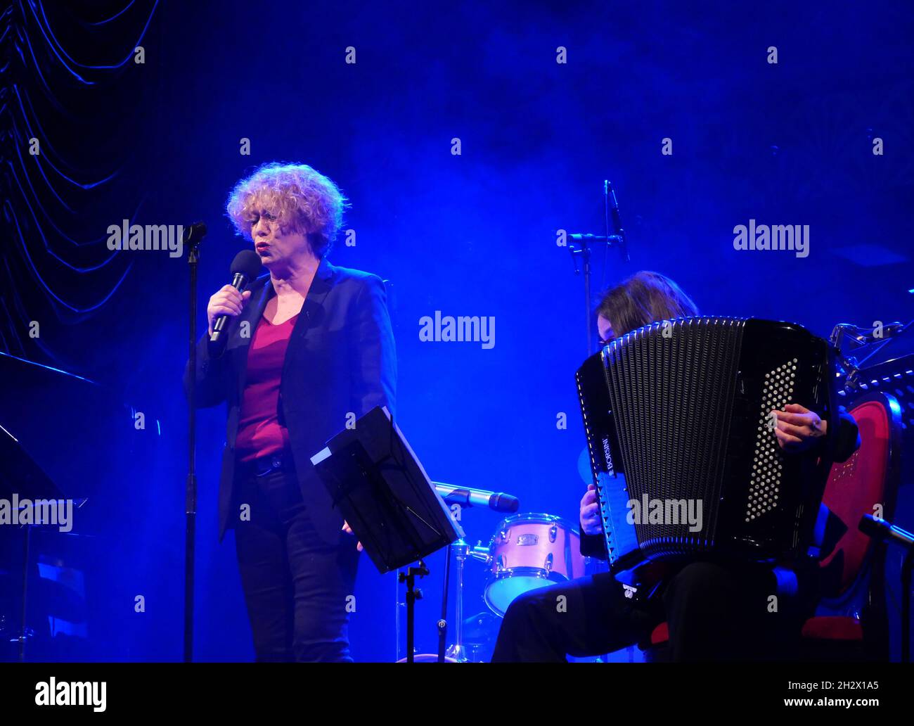 18 October 2021, Berlin: Singer Barbara Thalheim at "Bonsoir Catrin", a ...
