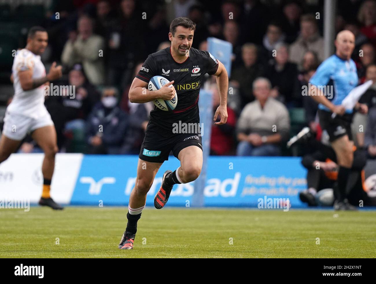 Saracens' Alex Lozowski breaks free to score their side's seventh try ...