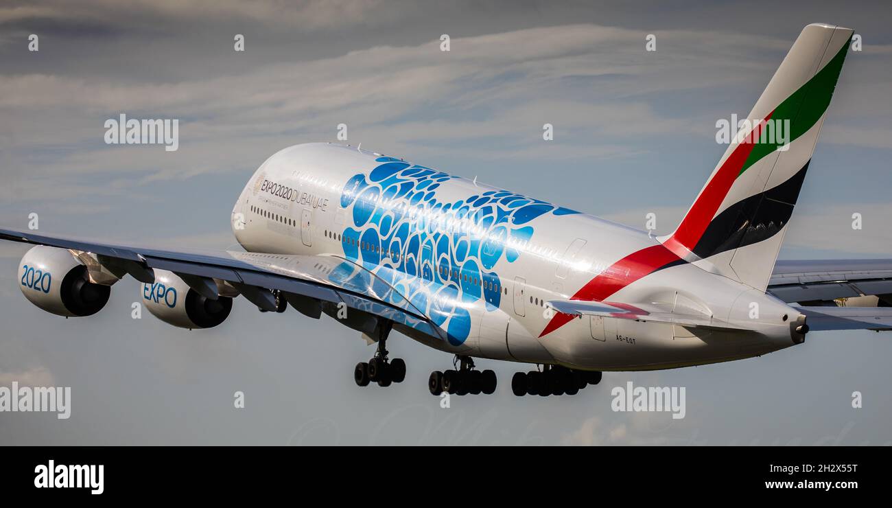 Emirates airbus a388 hi-res stock photography and images - Alamy