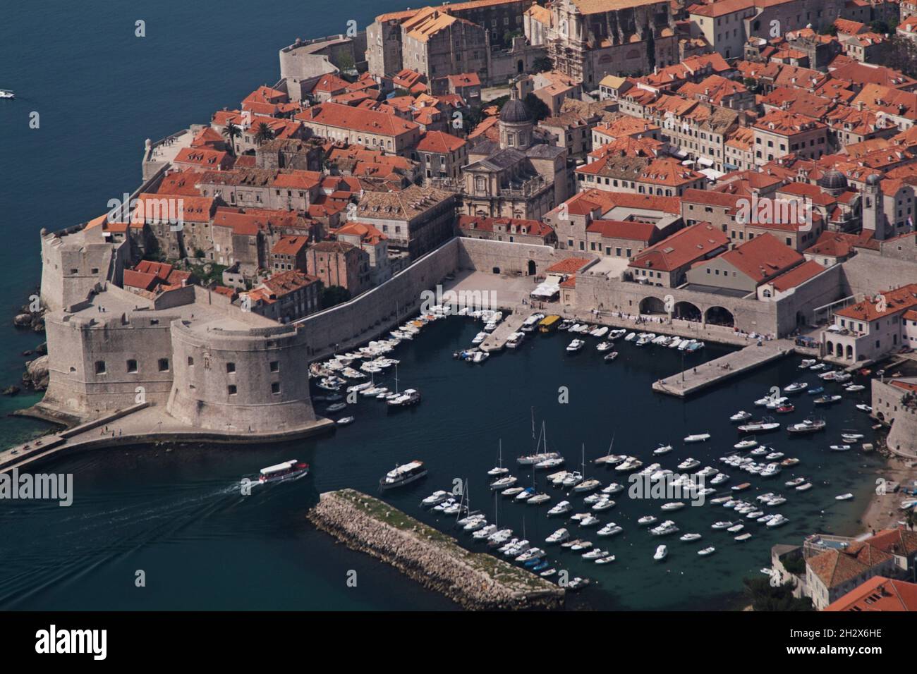 Kroatien, Dalmatien, Dubrovnik, Altstadt mit altem Hafen und Festung ...