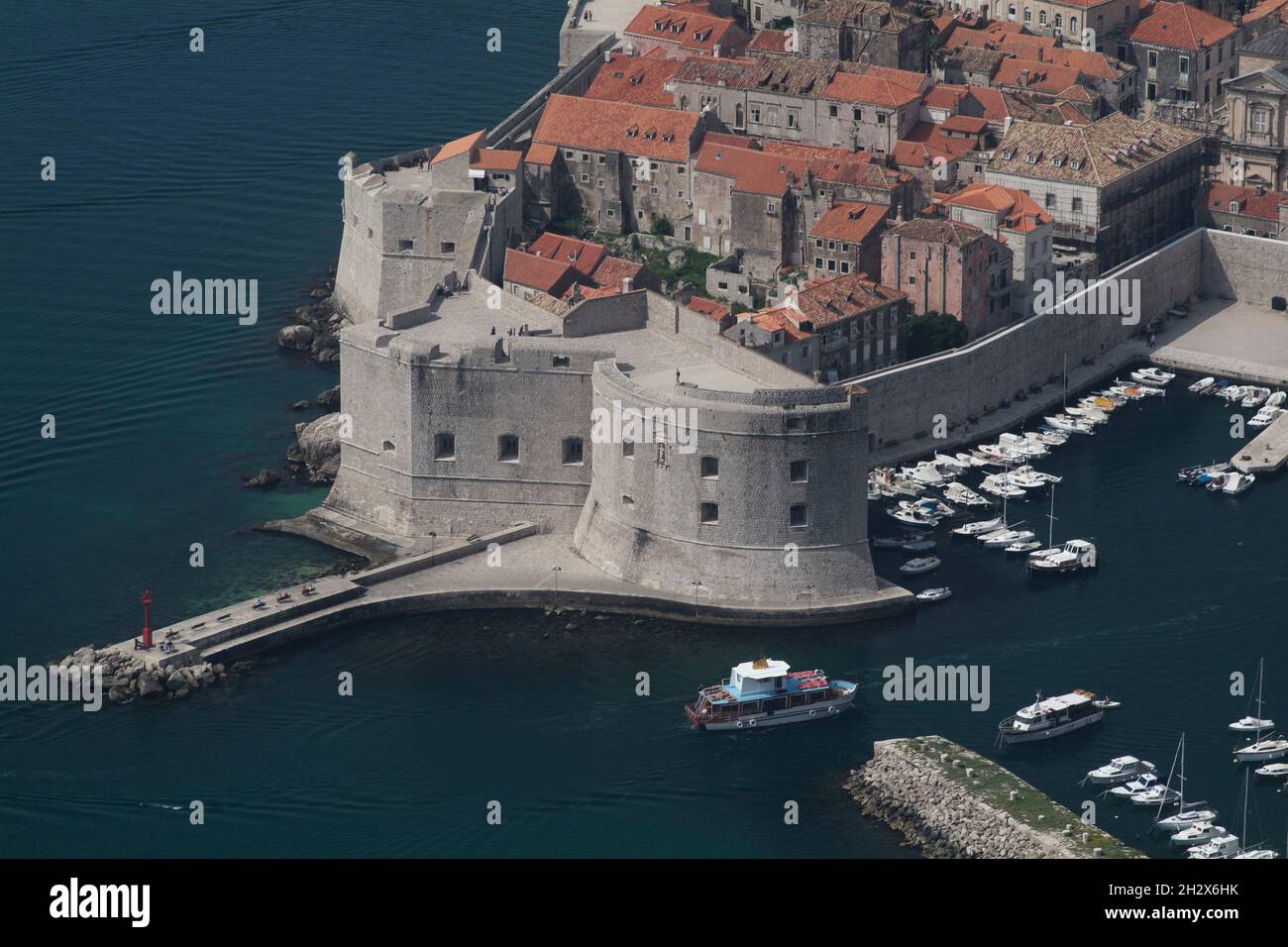 Kroatien, Dalmatien, Dubrovnik, Altstadt mit altem Hafen und Festung ...