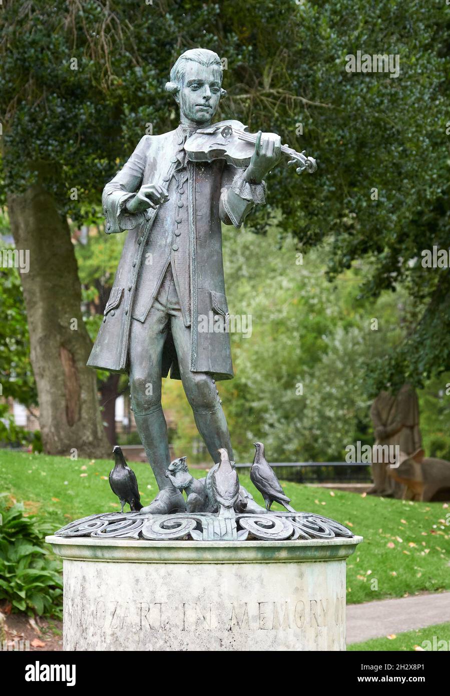 Bronze statue of the young prodigy Mozart playing his violin in Parade ...