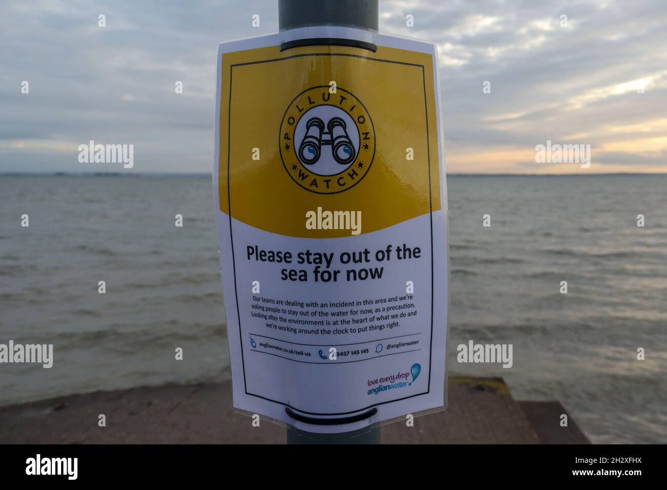Water pollution signs at beach hi-res stock photography and images - Alamy