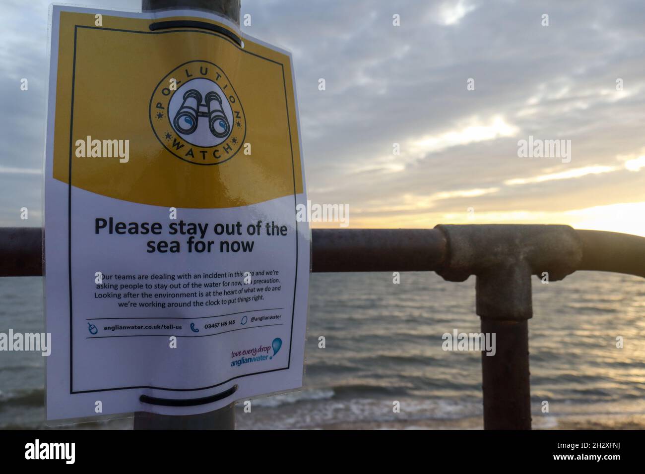 24th Oct, 2021. Southend on Sea, UK. Warning signs along the seafront ...