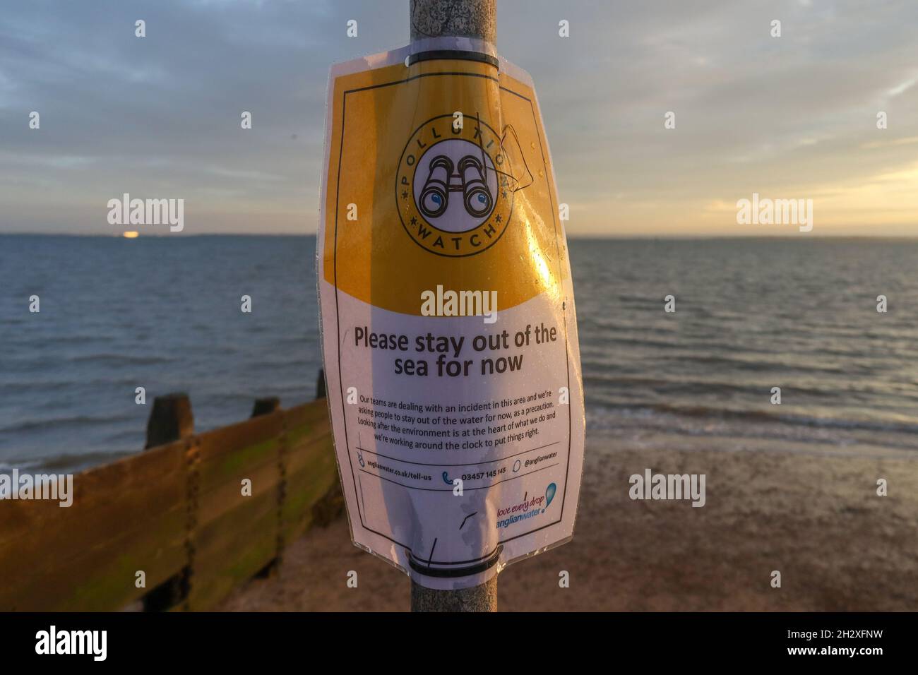 24th Oct, 2021. Southend on Sea, UK. Warning signs along the seafront ...