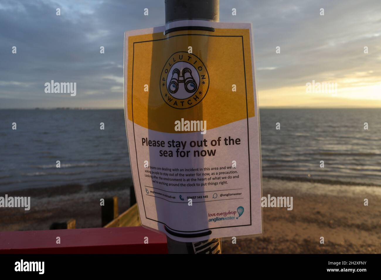 24th Oct, 2021. Southend on Sea, UK. Warning signs along the seafront ...