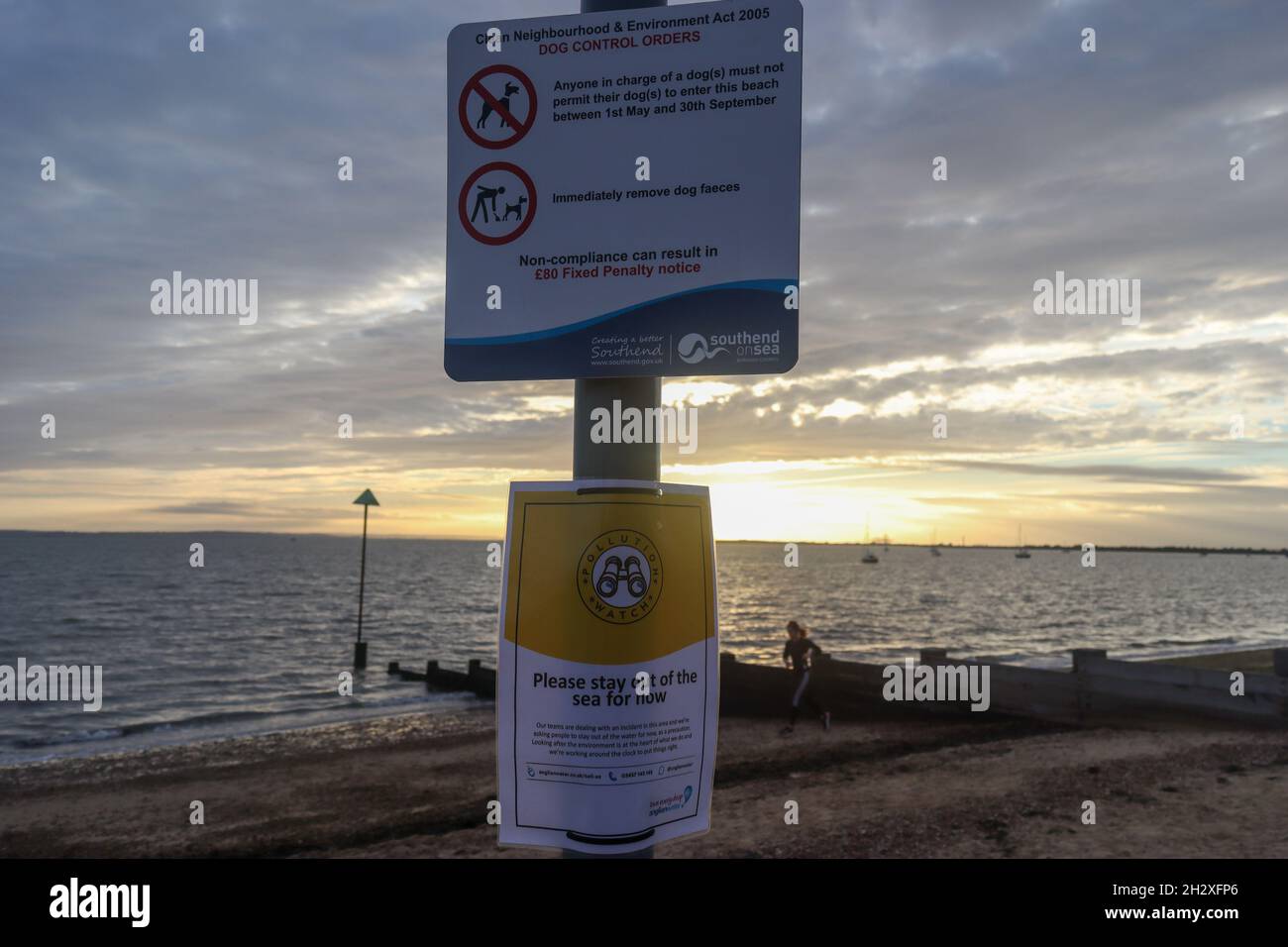 24th Oct, 2021. Southend on Sea, UK. Warning signs along the seafront ...