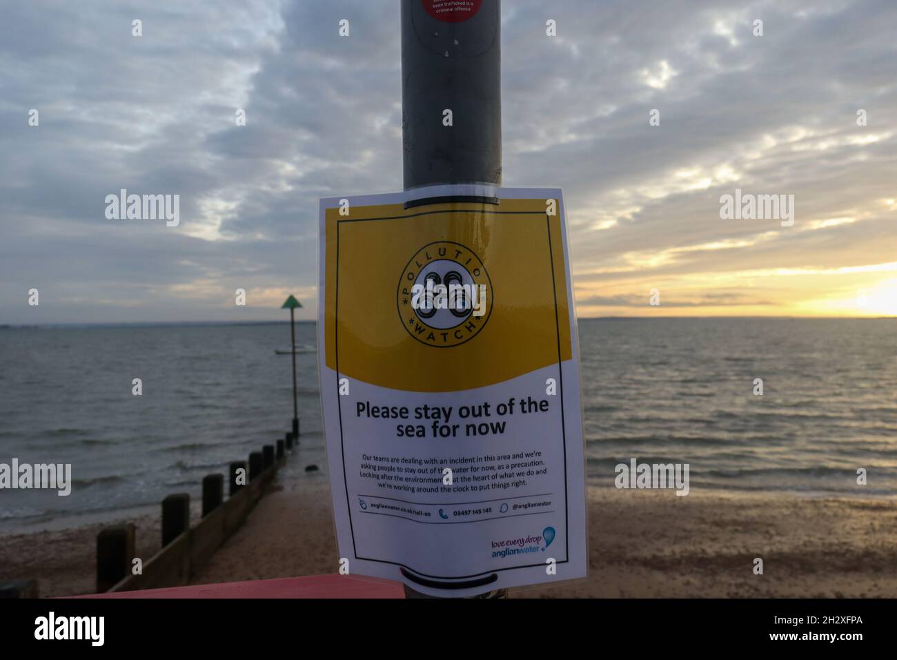 24th Oct, 2021. Southend on Sea, UK. Warning signs along the seafront ...