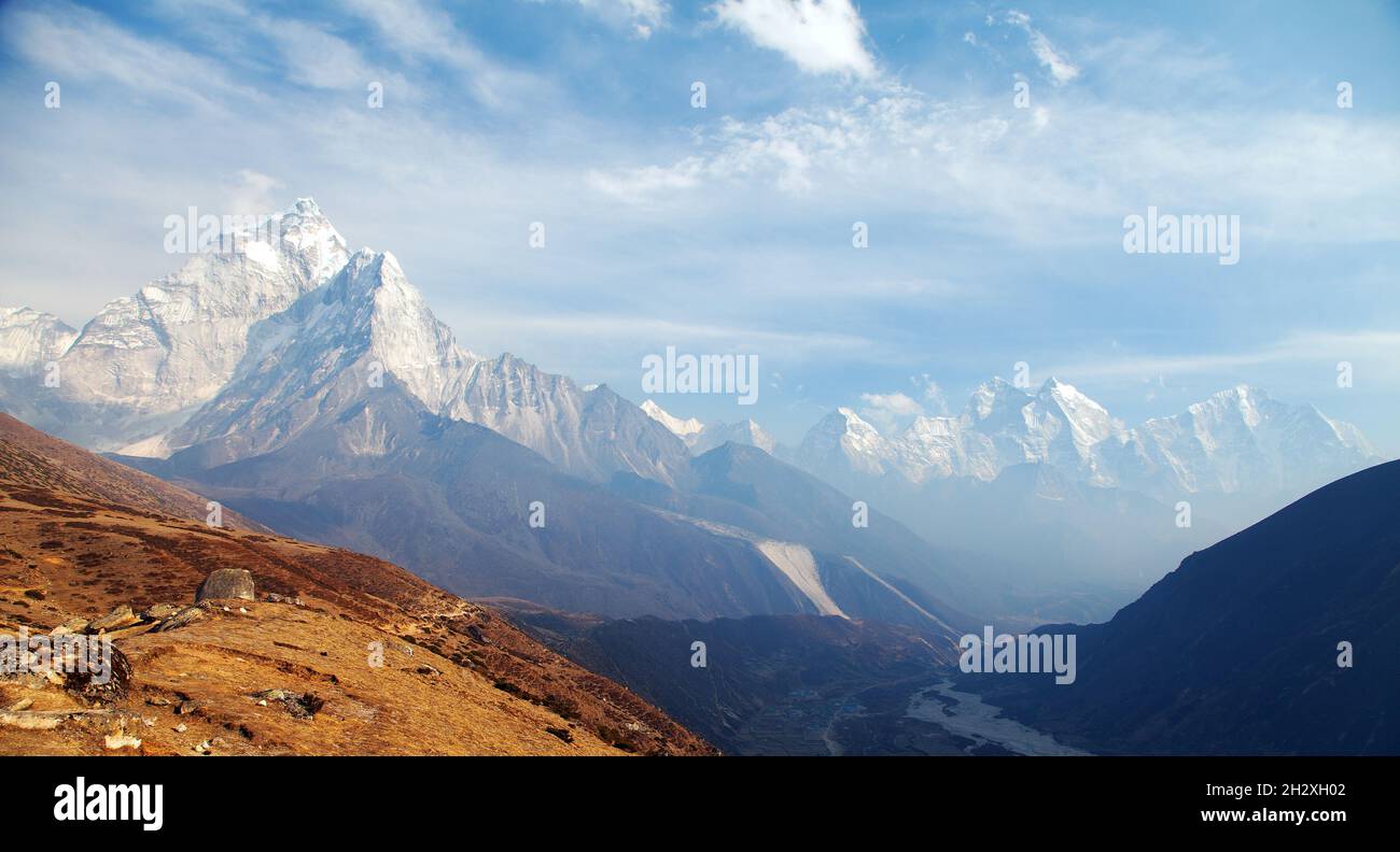Evening view of mount Ama Dablam on the way to Mount Everest Base Camp ...