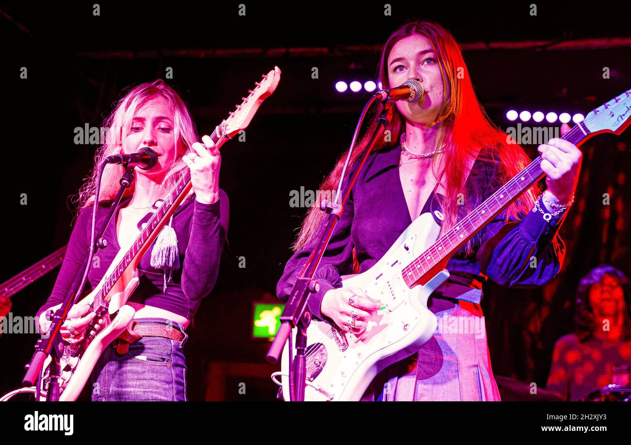 October 23, 2021: Hester Chambers and Rhian Teasdale of UK Band Wet Leg ...