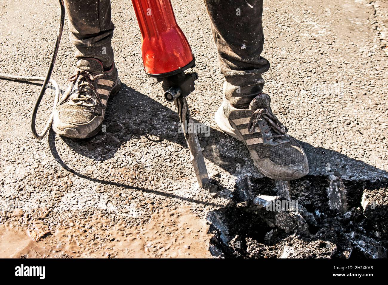 Jackhammer breaking rock hi-res stock photography and images - Alamy