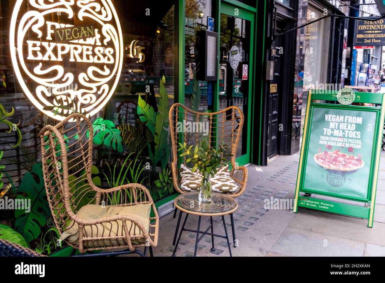 Pizza express logo hi-res stock photography and images - Alamy