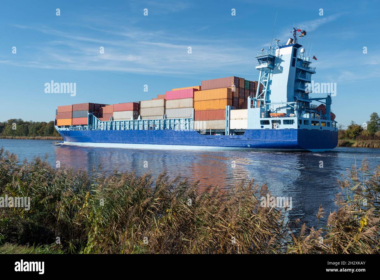 Containerschiff auf dem Nord-Ostsee-Kanal Stock Photo - Alamy