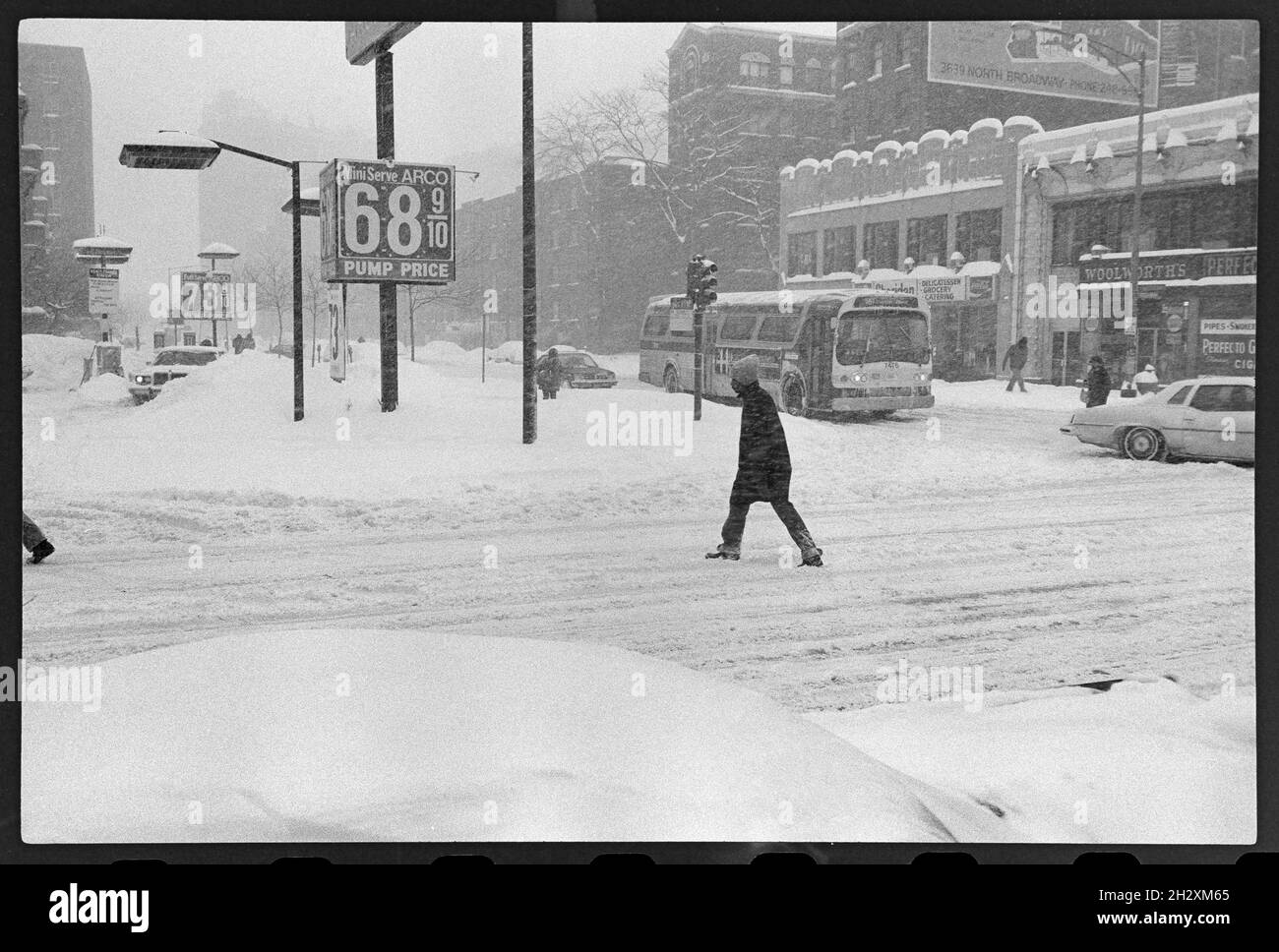 Chicago cta bus stop hi-res stock photography and images - Alamy