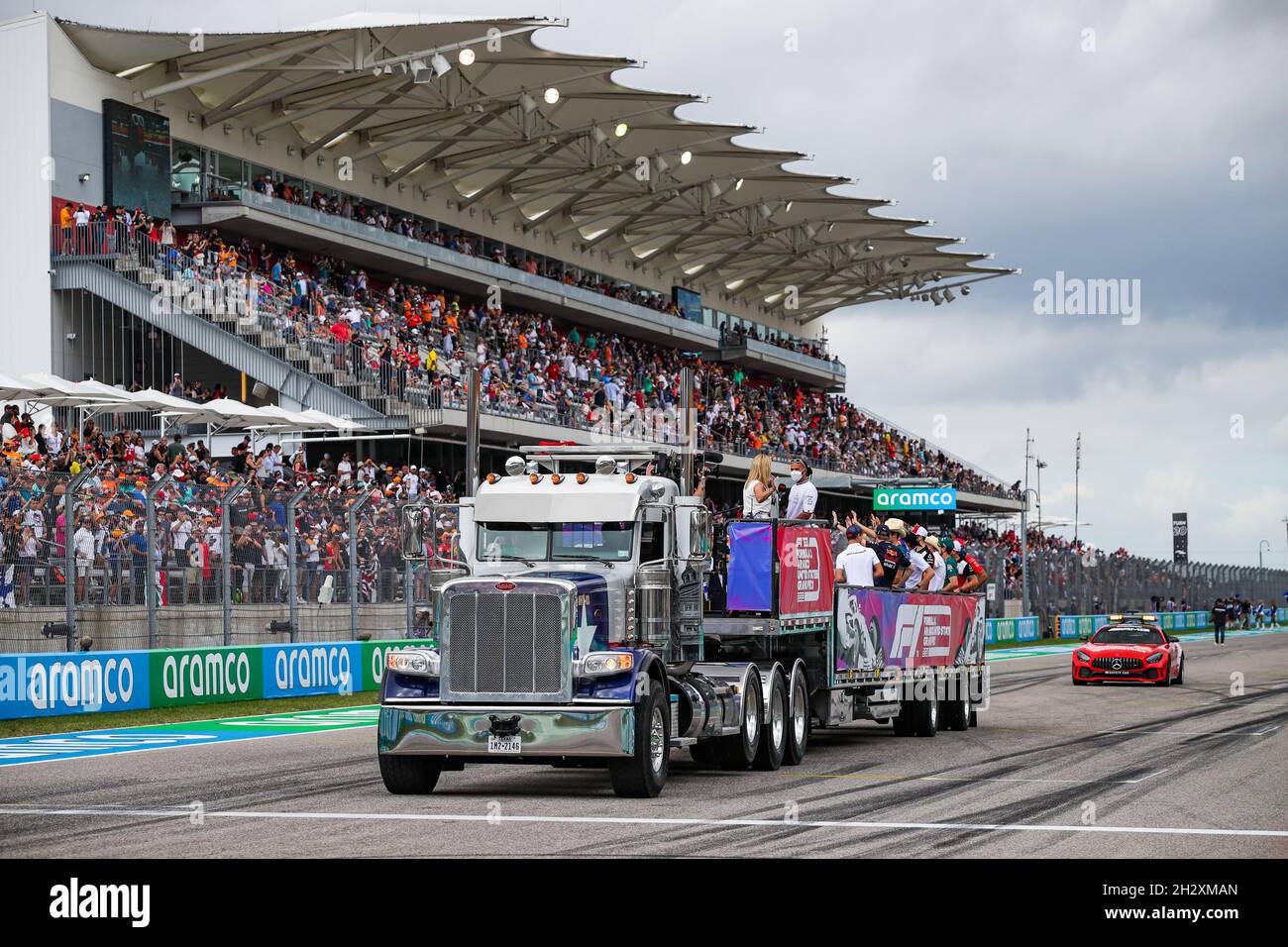 Austin, Texas, 24/10/2021, Drivers parade in front of the fans during ...