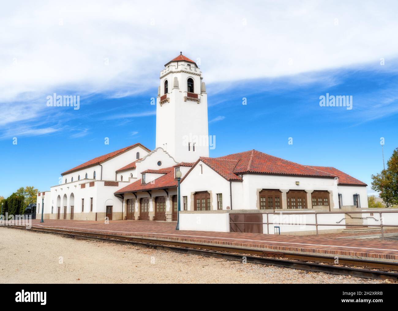 Loading platform hi-res stock photography and images - Alamy