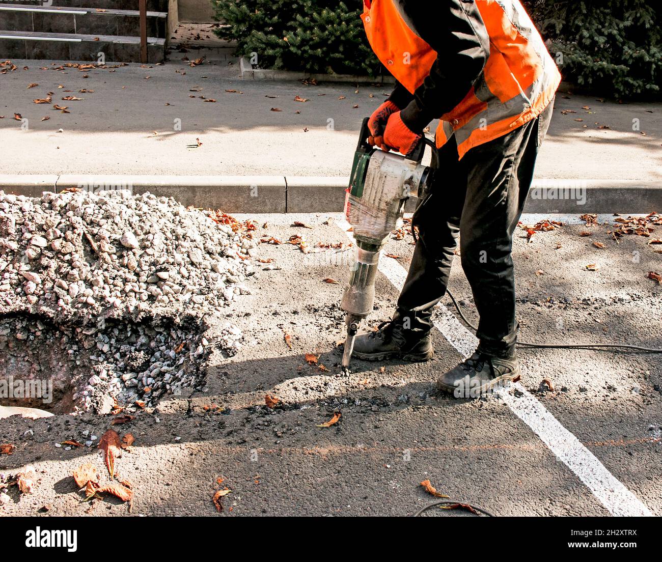 Remove asphalt hi-res stock photography and images - Alamy