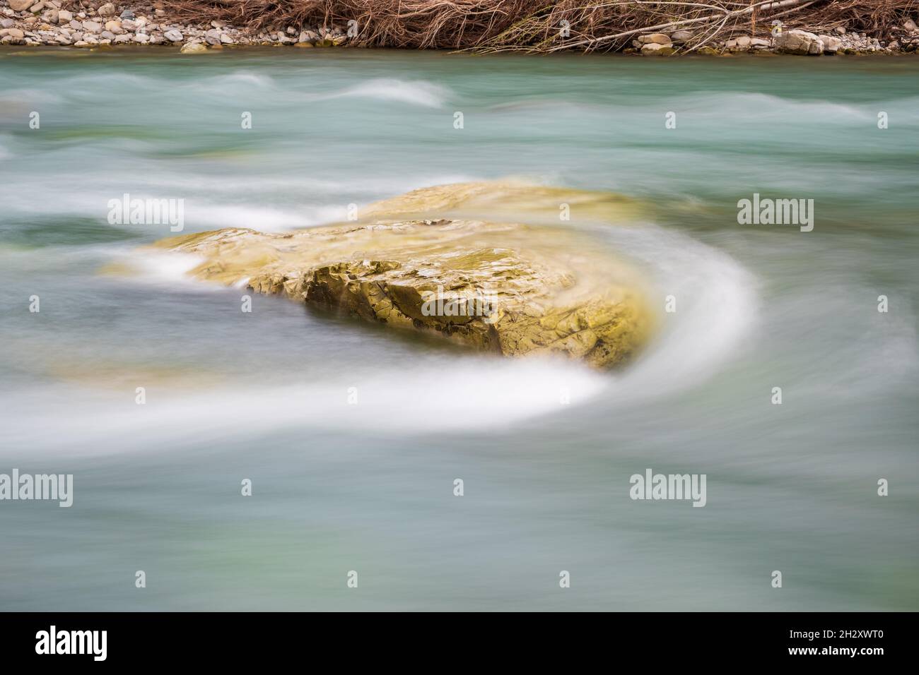 Fiume con sassi hi-res stock photography and images - Alamy