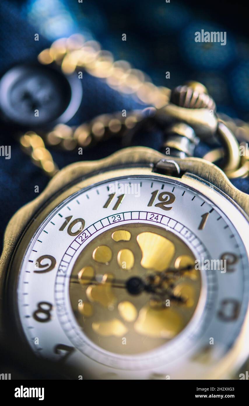 Old fashioned watch hi-res stock photography and images - Alamy