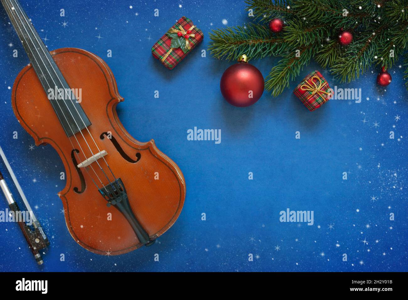 Violin decor hi-res stock photography and images - Alamy