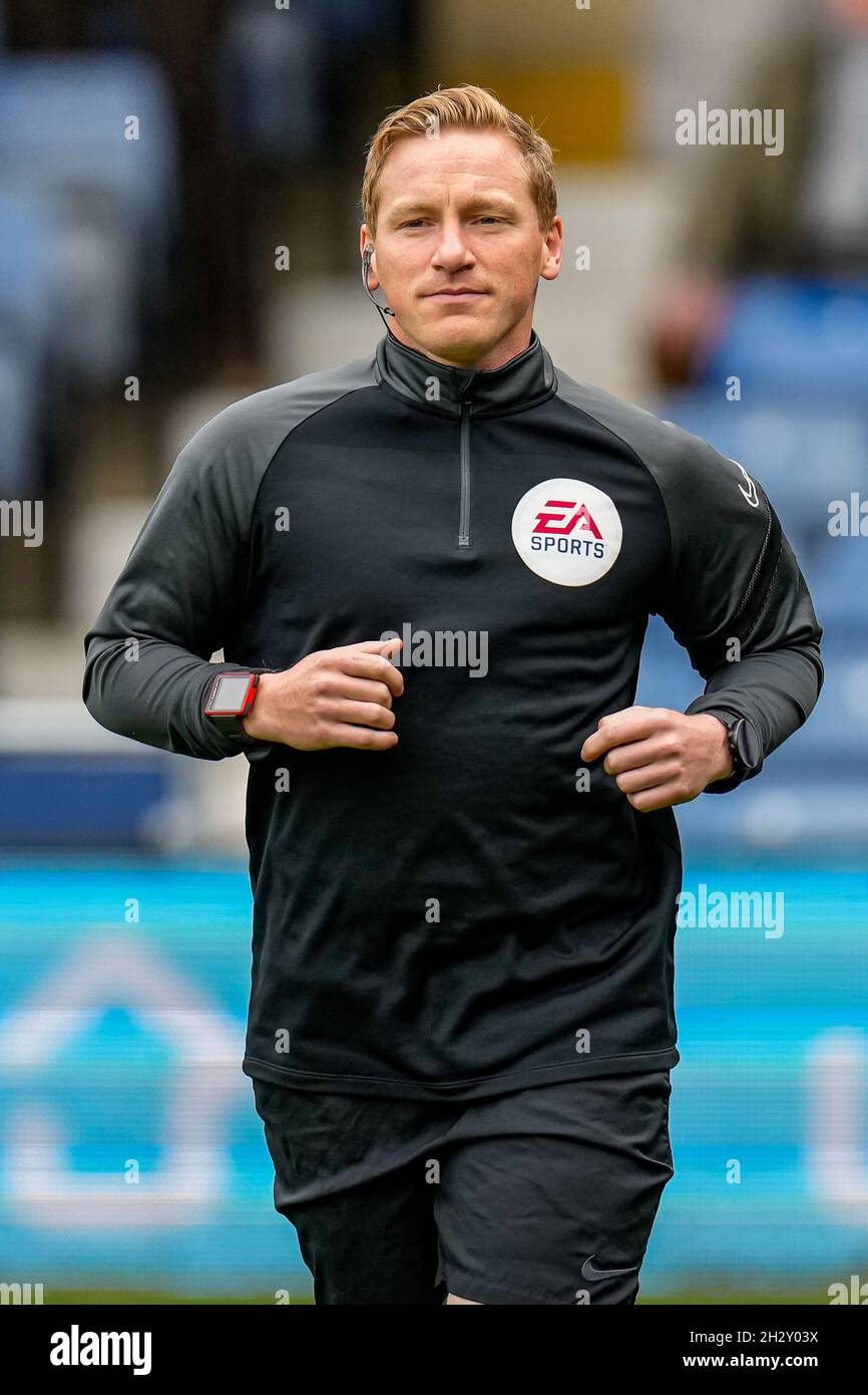 John busby referee hi-res stock photography and images - Alamy