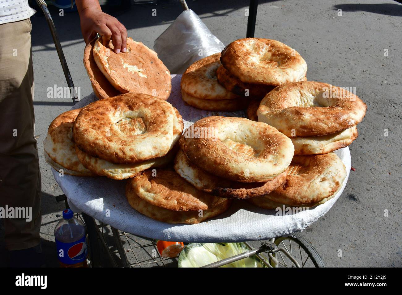 Traditional Uzbek bread, Siyob Bazaar, Siab Bazaar, Samarkand ...