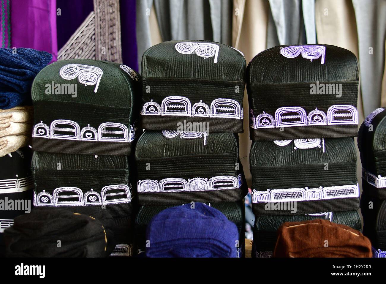 Traditional Uzbek hats, Siyob Bazaar, Siab Bazaar, Samarkand ...