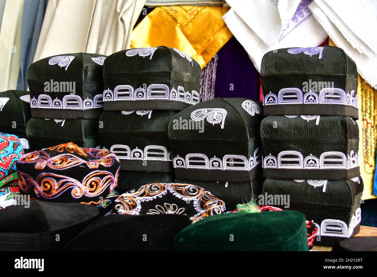 Traditional Uzbek hats, Siyob Bazaar, Siab Bazaar, Samarkand ...
