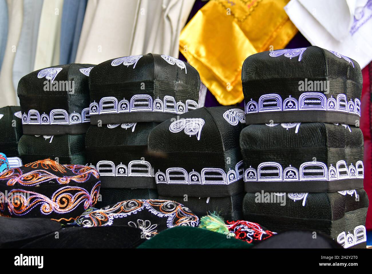 Traditional Uzbek hats, Siyob Bazaar, Siab Bazaar, Samarkand ...