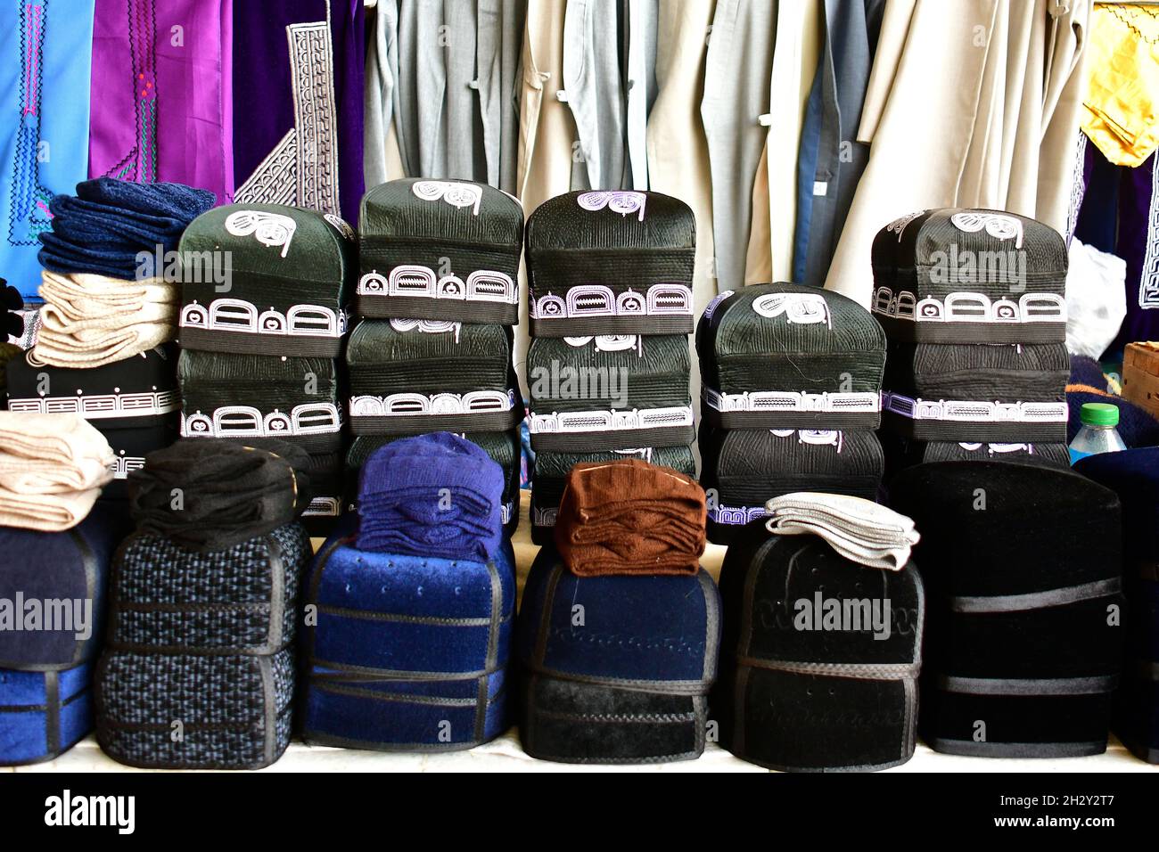 Traditional Uzbek hats, Siyob Bazaar, Siab Bazaar, Samarkand ...