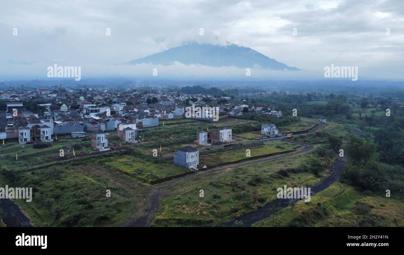Arjuno mountain hi-res stock photography and images - Alamy
