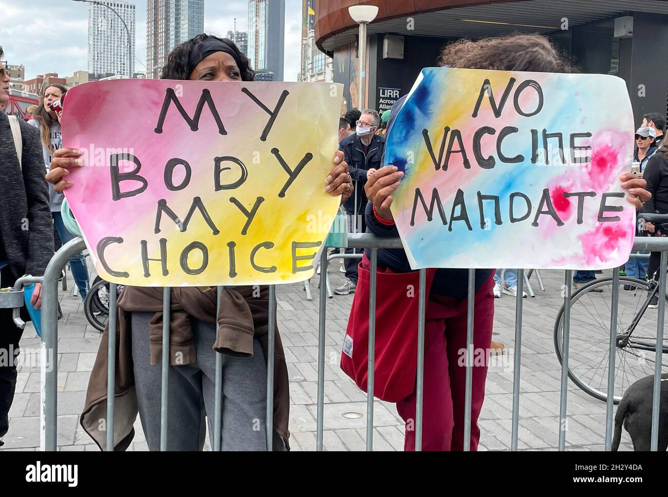 New York, NY, USA. 24th Oct, 2021. The New Yorkers Against The Mandate ...