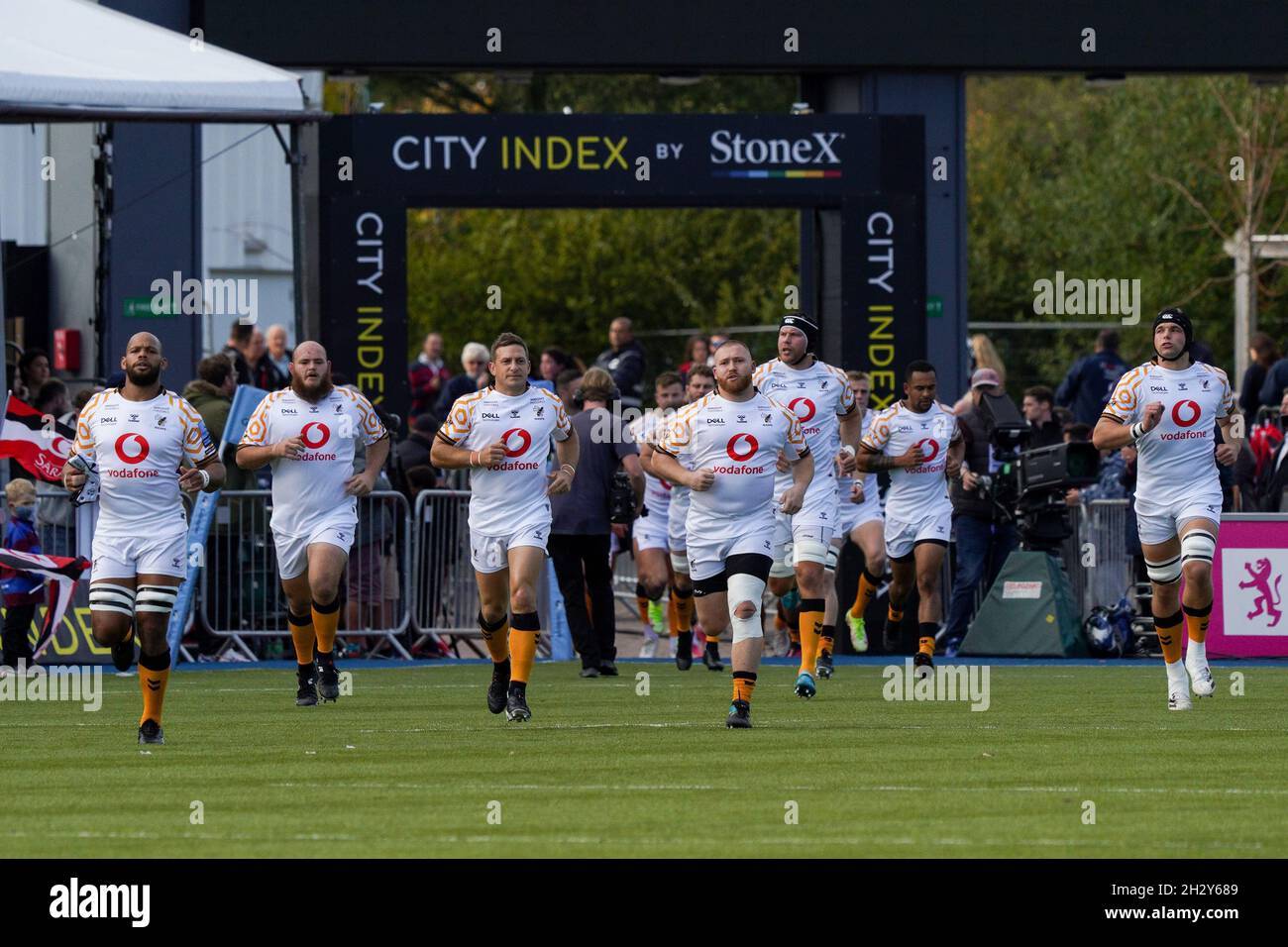 Wasps Team enter the field of play Stock Photo - Alamy