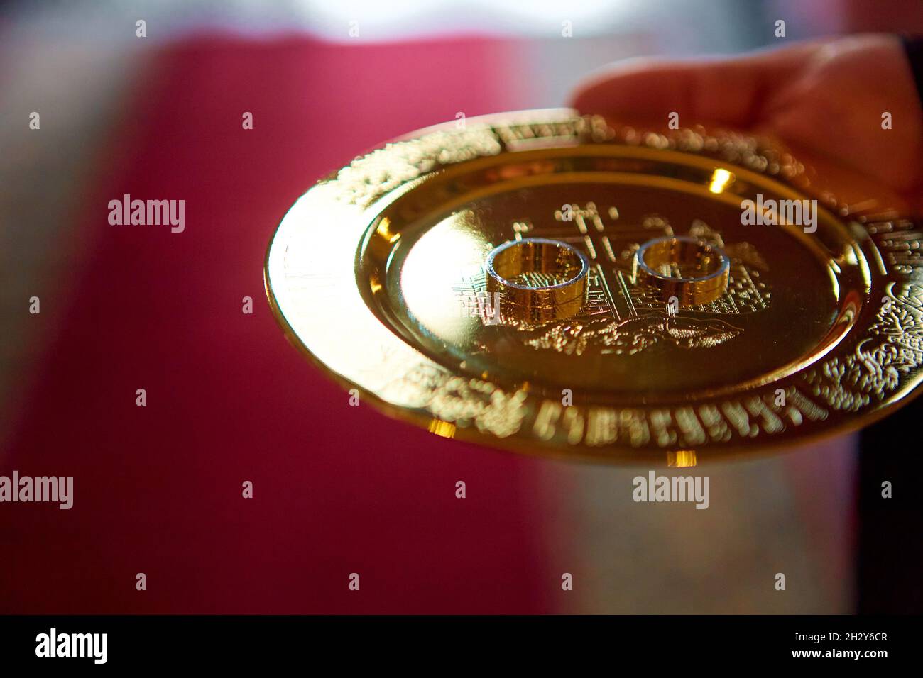 Wedding rings in church ready for marriage ceremony. close up. Shallow ...