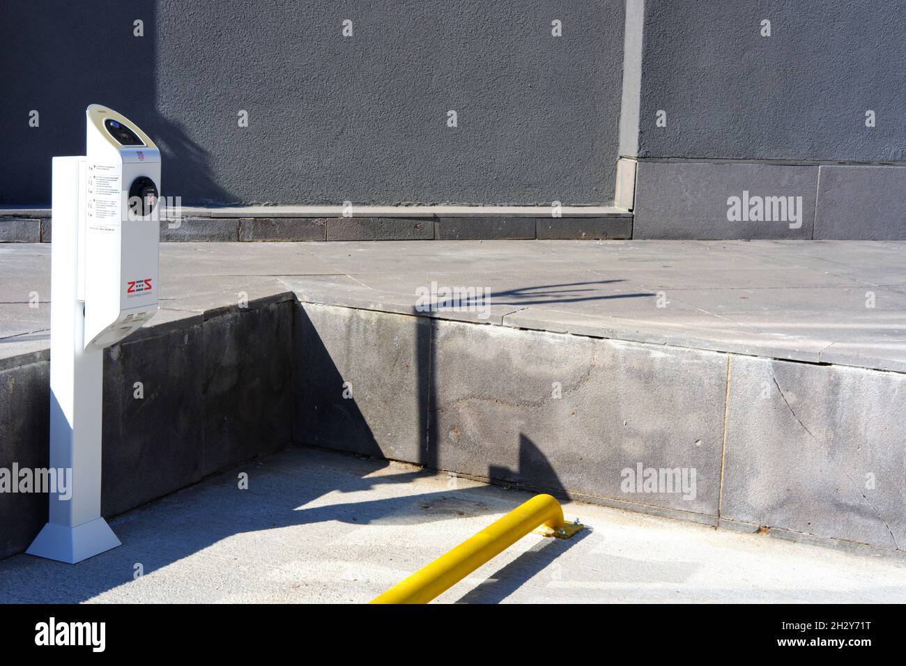 Ev charging unit hi-res stock photography and images - Alamy