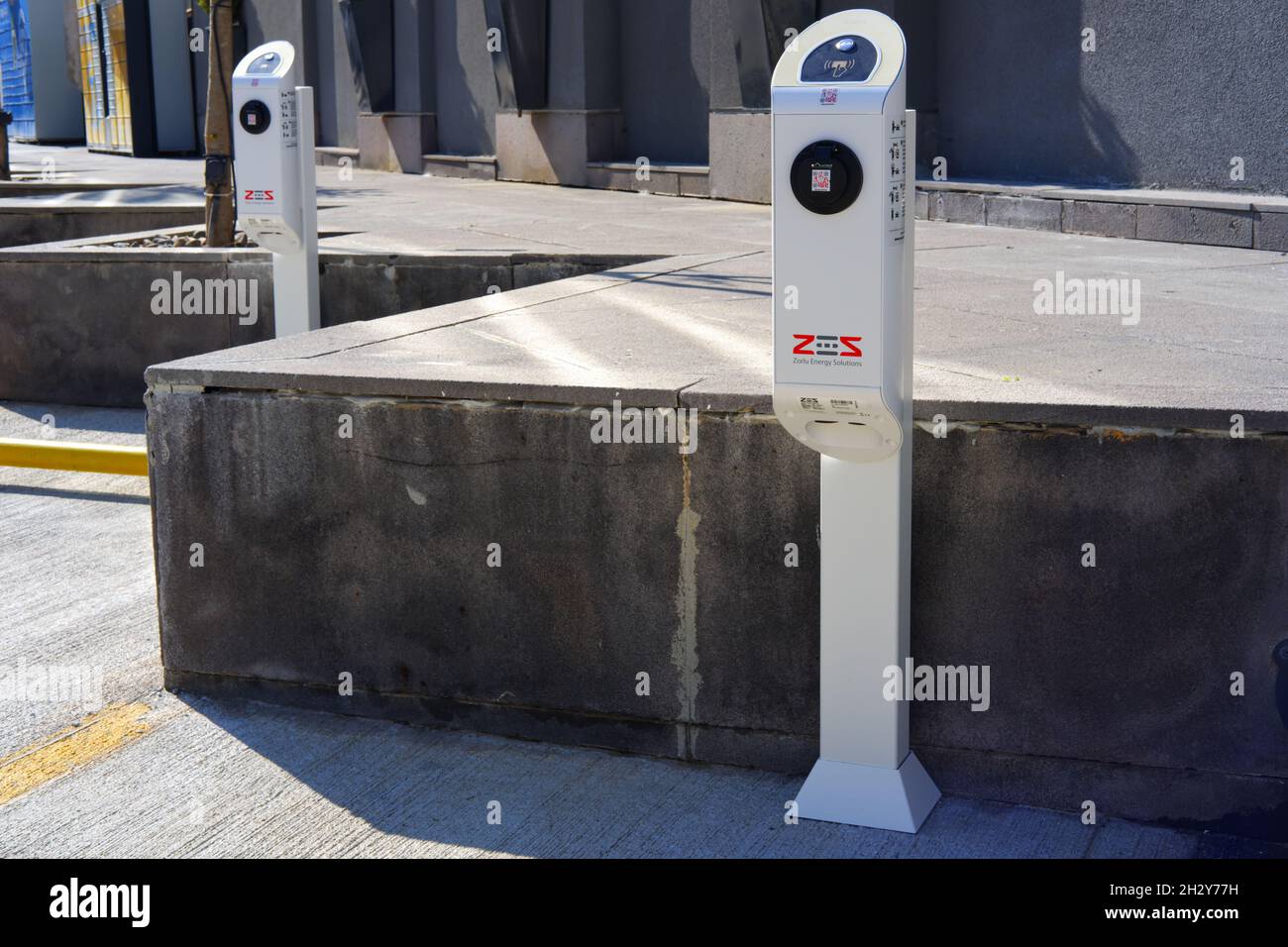 Car park ev charger hi-res stock photography and images - Alamy
