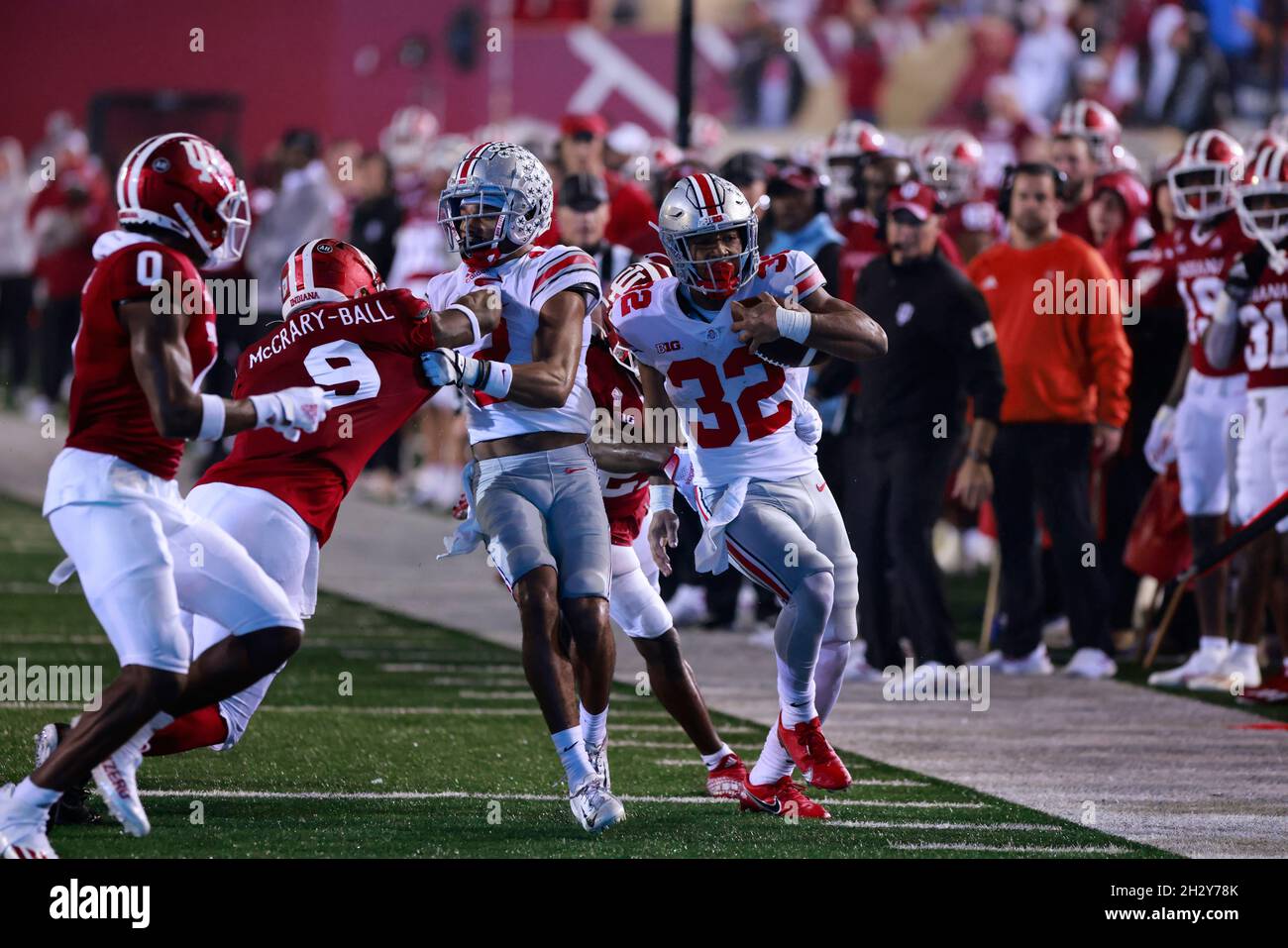 Ohio State Buckeyes running back TreVeyon Henderson (32) in action ...