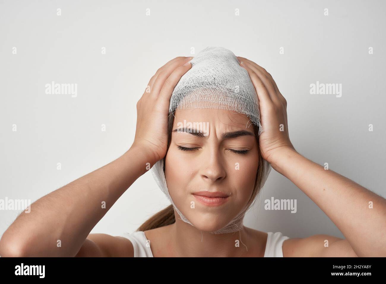 bandaged head injury treatment medicine Stock Photo - Alamy