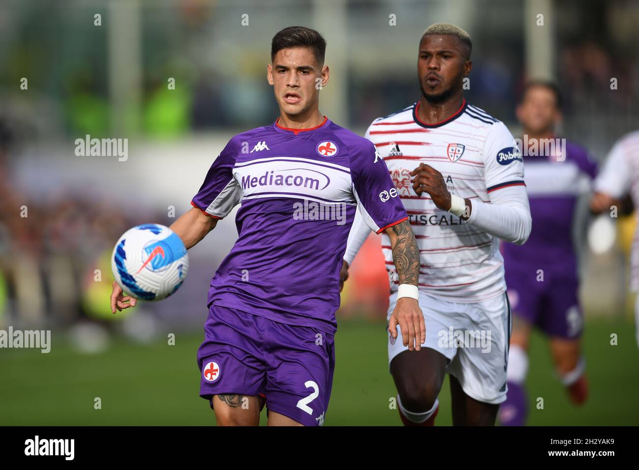 Lucas Martinez Quarta (Fiorentina)Keita Balde (Cagliari) during the ...