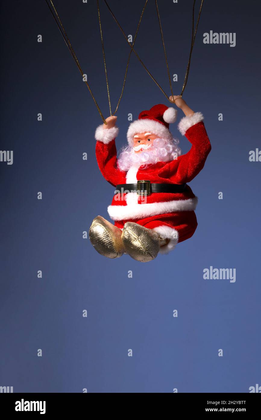 Parachuting hi-res stock photography and images - Alamy