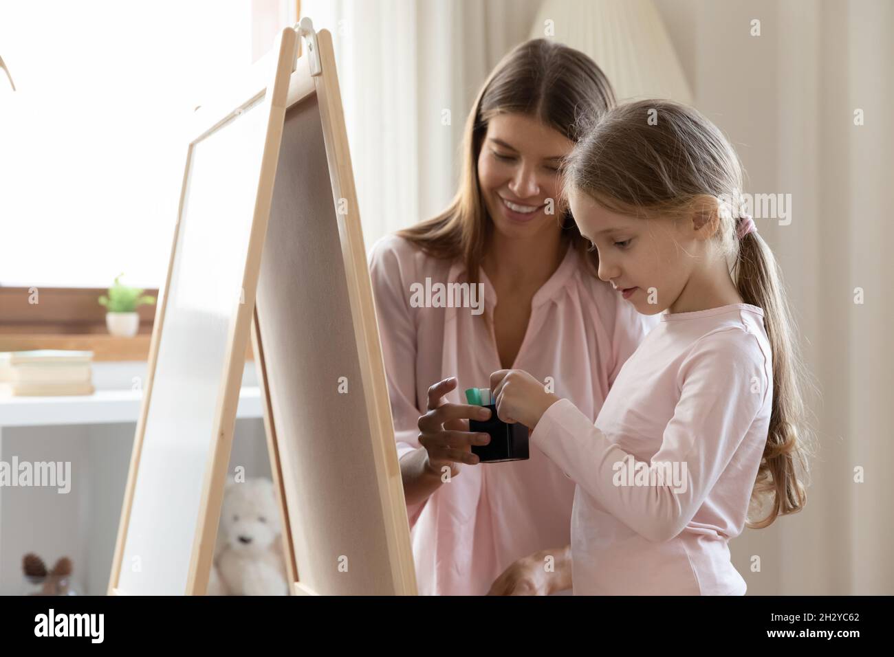 Daycare child drawing hi-res stock photography and images - Alamy